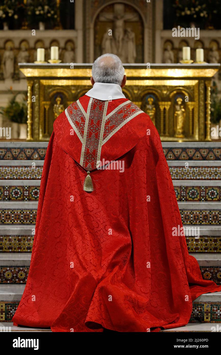 Priest in the Sacred Heart basilica, Paris, France Stock Photo - Alamy