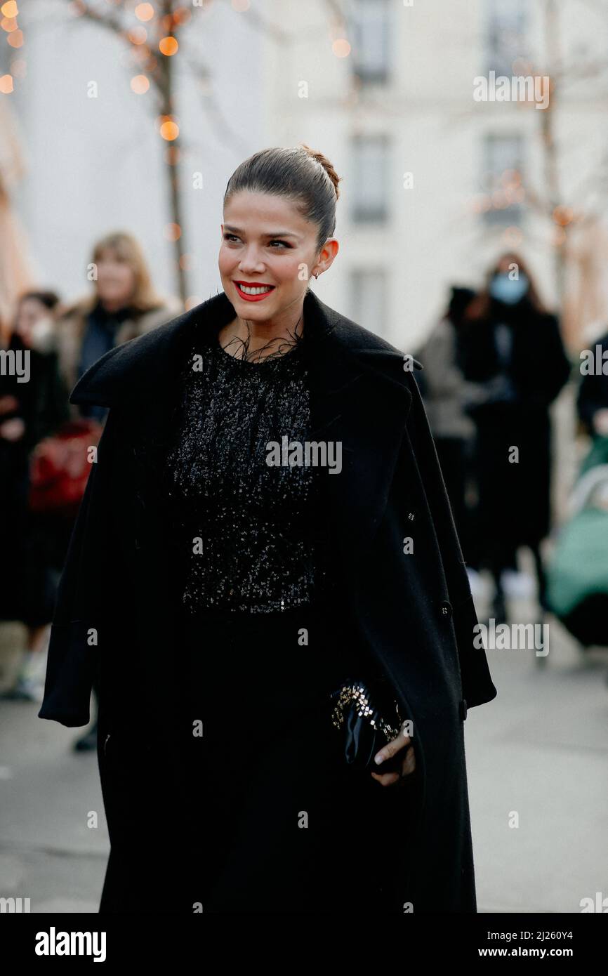 Street style, Juana Acosta arriving at Elie Saab Fall-Winter 2022-2023 ...