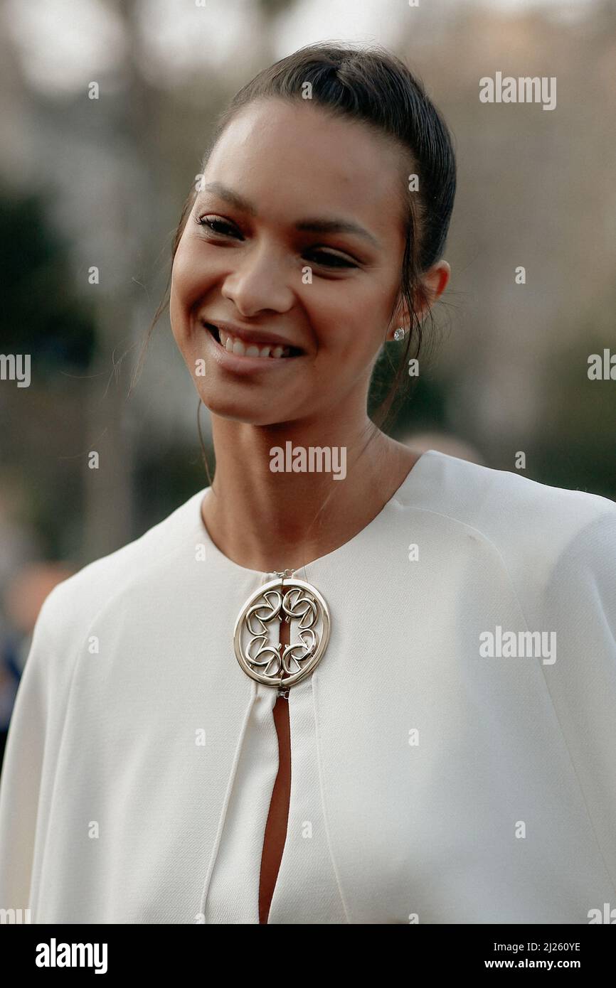 Street style, Lais Ribeiro arriving at Elie Saab Fall-Winter 2022-2023 ...