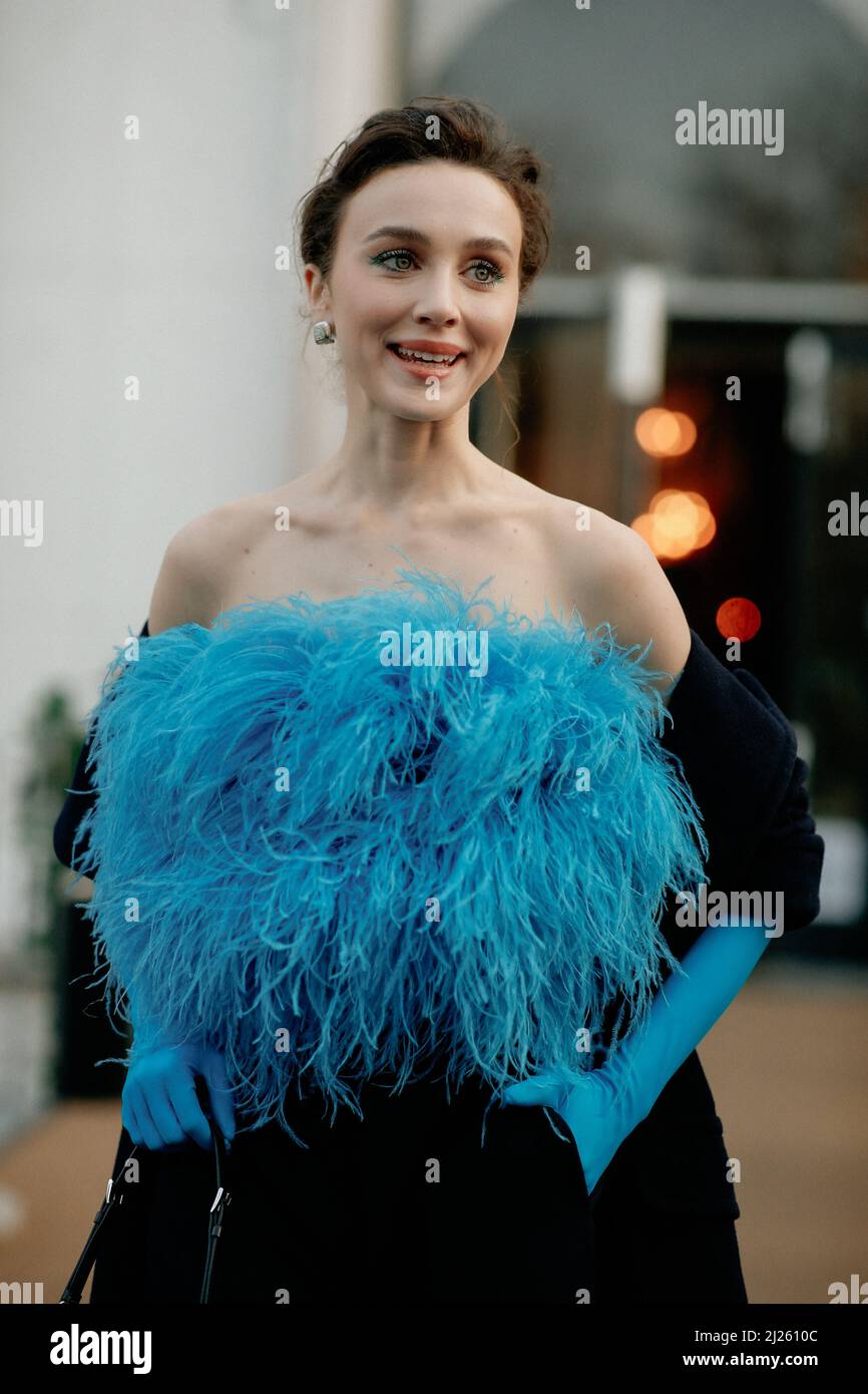 Street style, Mary Leest arriving at Elie Saab Fall-Winter 2022-2023 ...