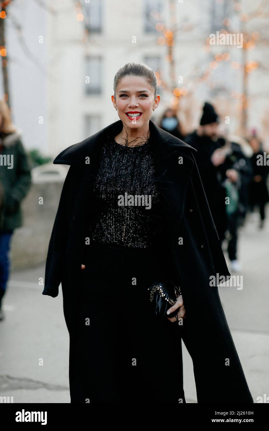Street style, Juana Acosta arriving at Elie Saab Fall-Winter 2022-2023 ...