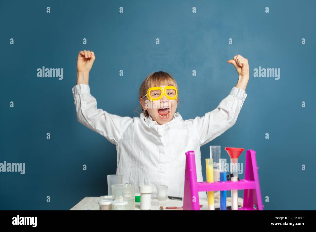Science girl power. Happy child girl and science experiment. Brainstorm ...