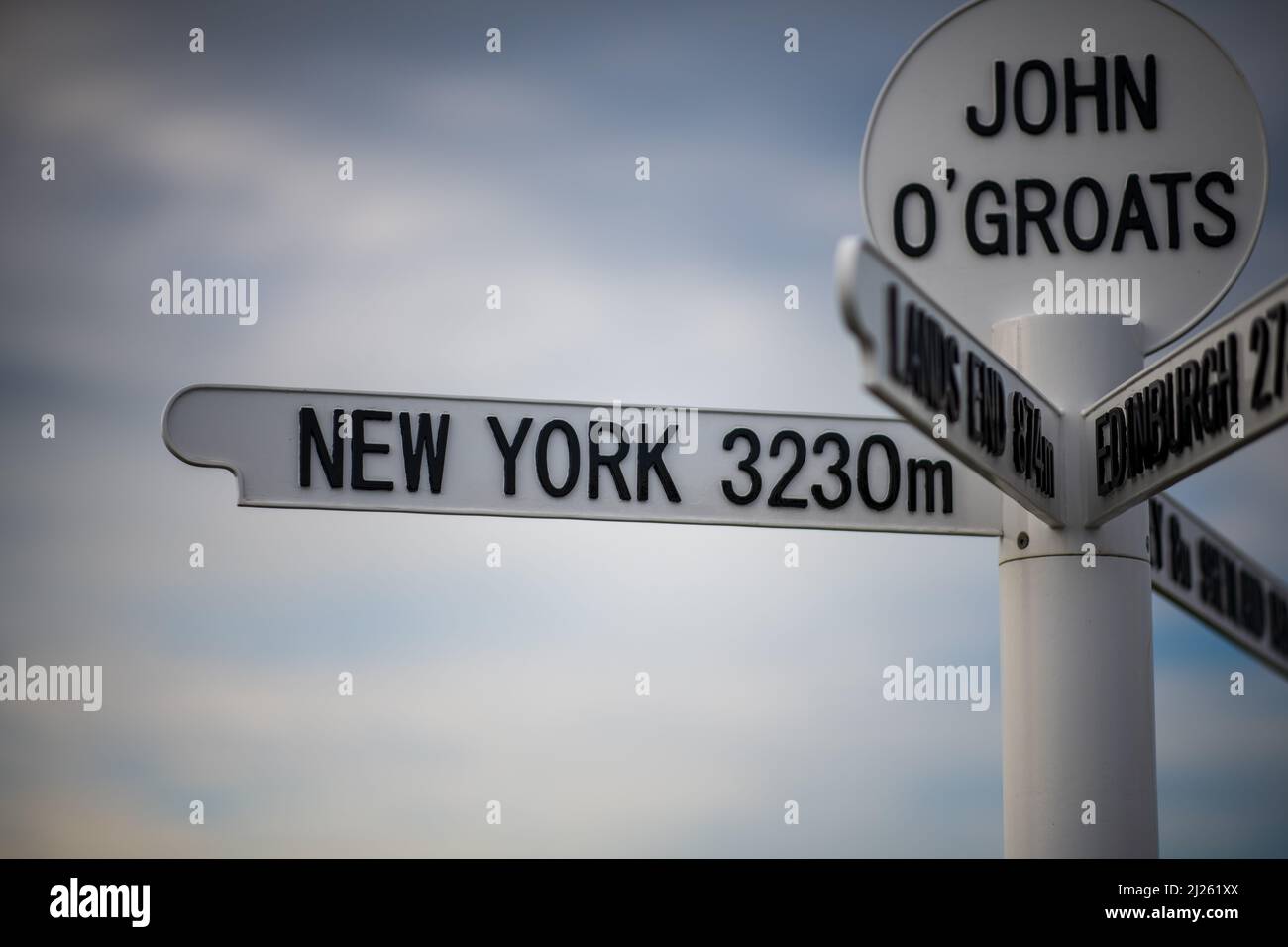 A close-up of a road sign showing direction to New York Stock Photo - Alamy