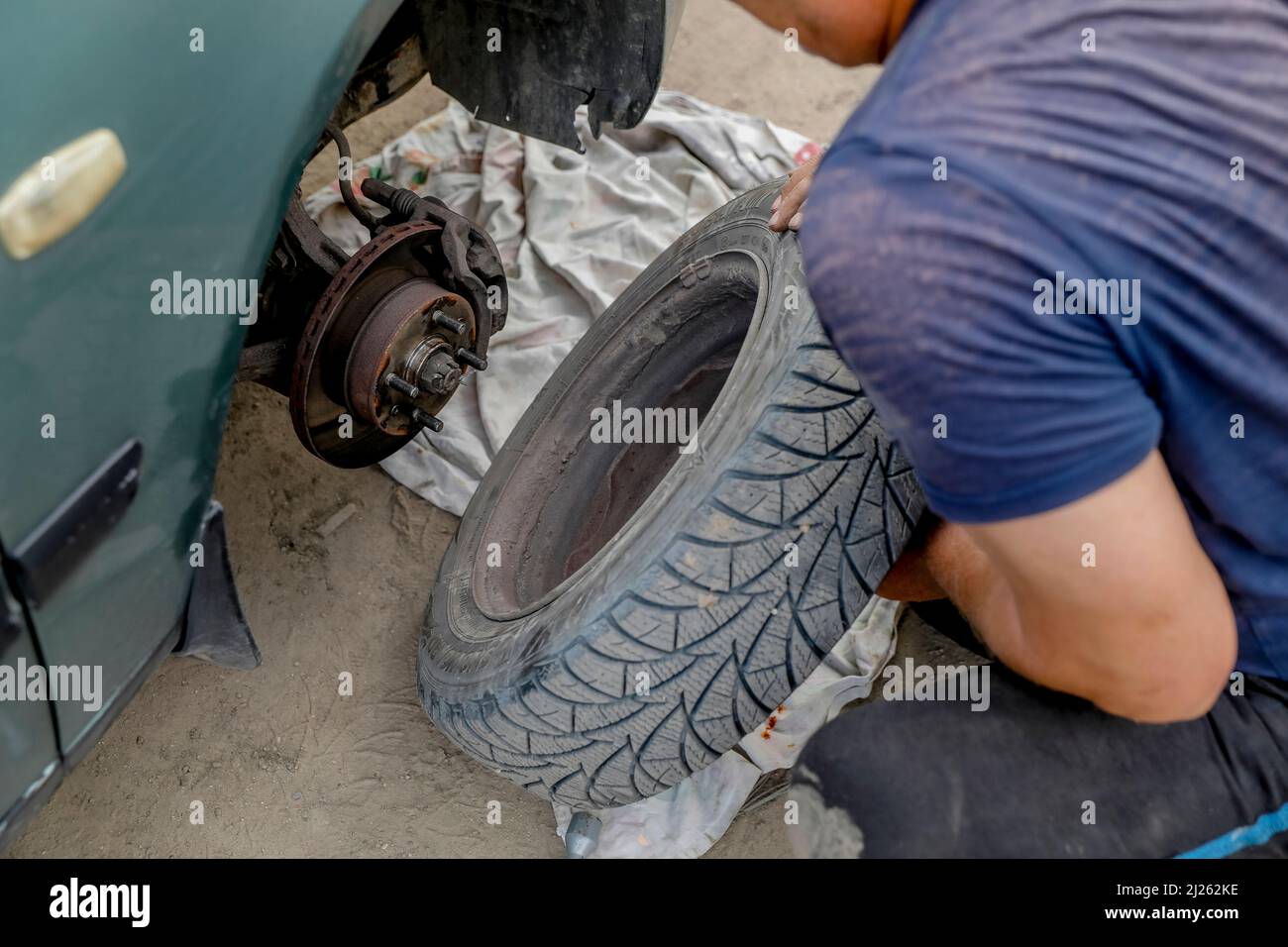 Changement de roue hi-res stock photography and images - Alamy