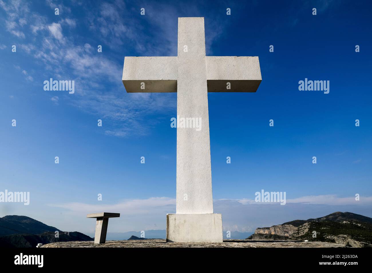 Giant cross statue hi-res stock photography and images - Alamy
