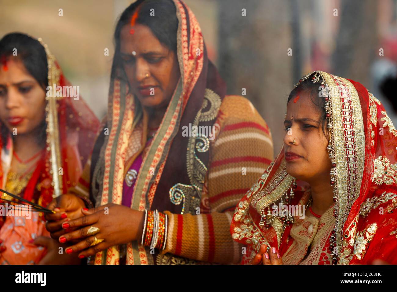 Ceremony or puja at hindu pilgrimage site Pashupatinath Stock Photo - Alamy
