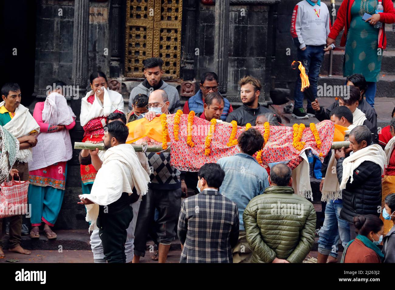 Hindu cremation process in progress at a temple in Pashupatinath Stock ...