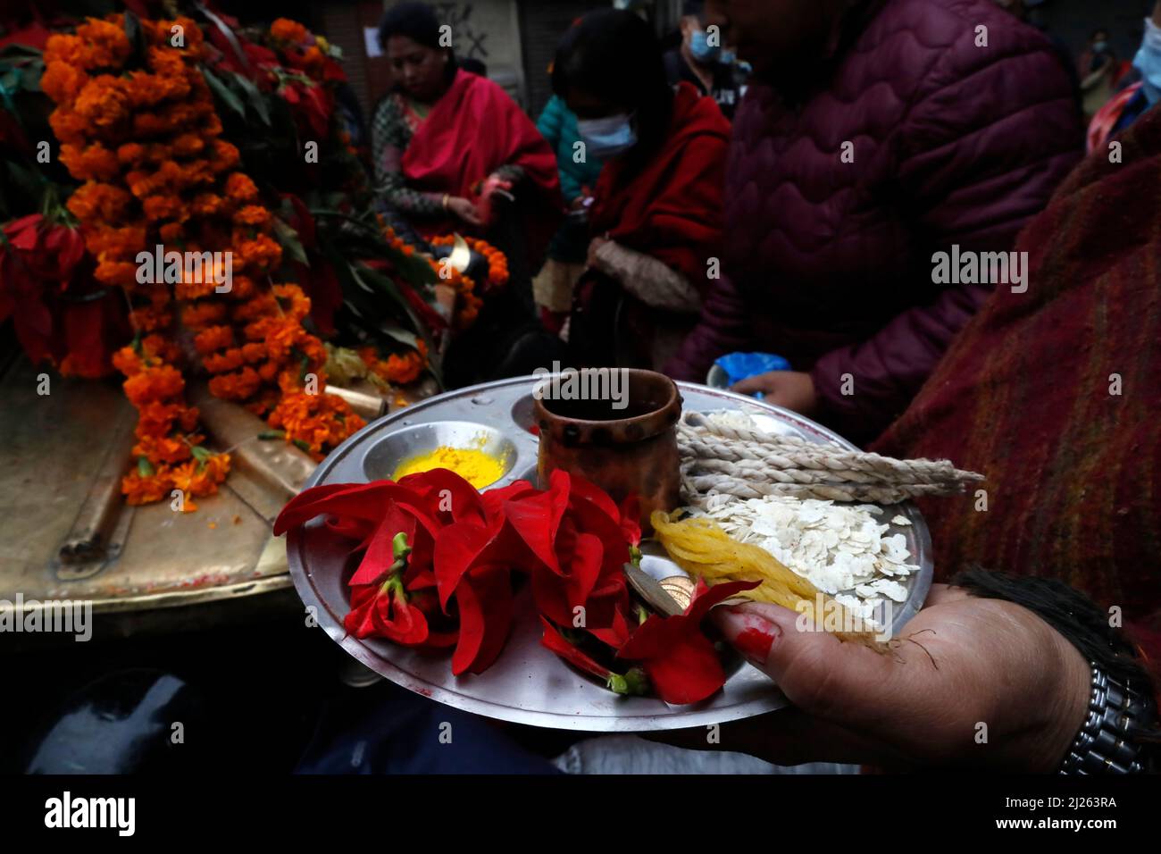 Hindu ceremony. Offerings in temple Stock Photo - Alamy