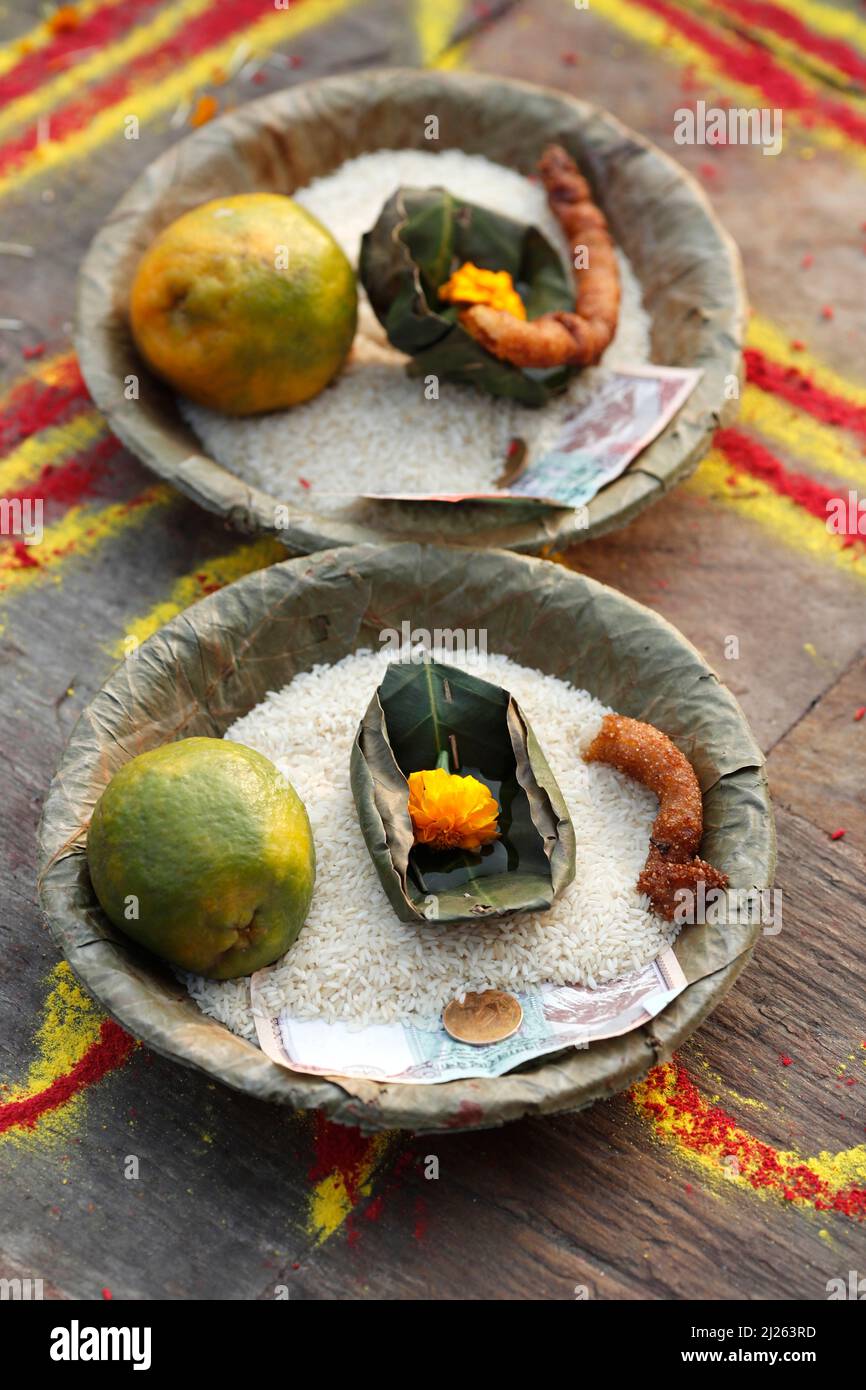 Hindu ceremony. Offerings in temple Stock Photo - Alamy