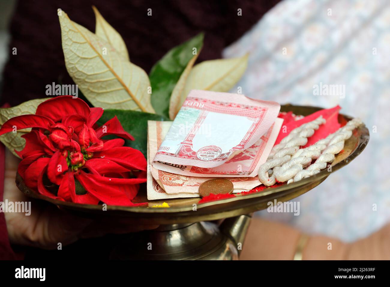 Hindu ceremony. Offerings in temple Stock Photo - Alamy