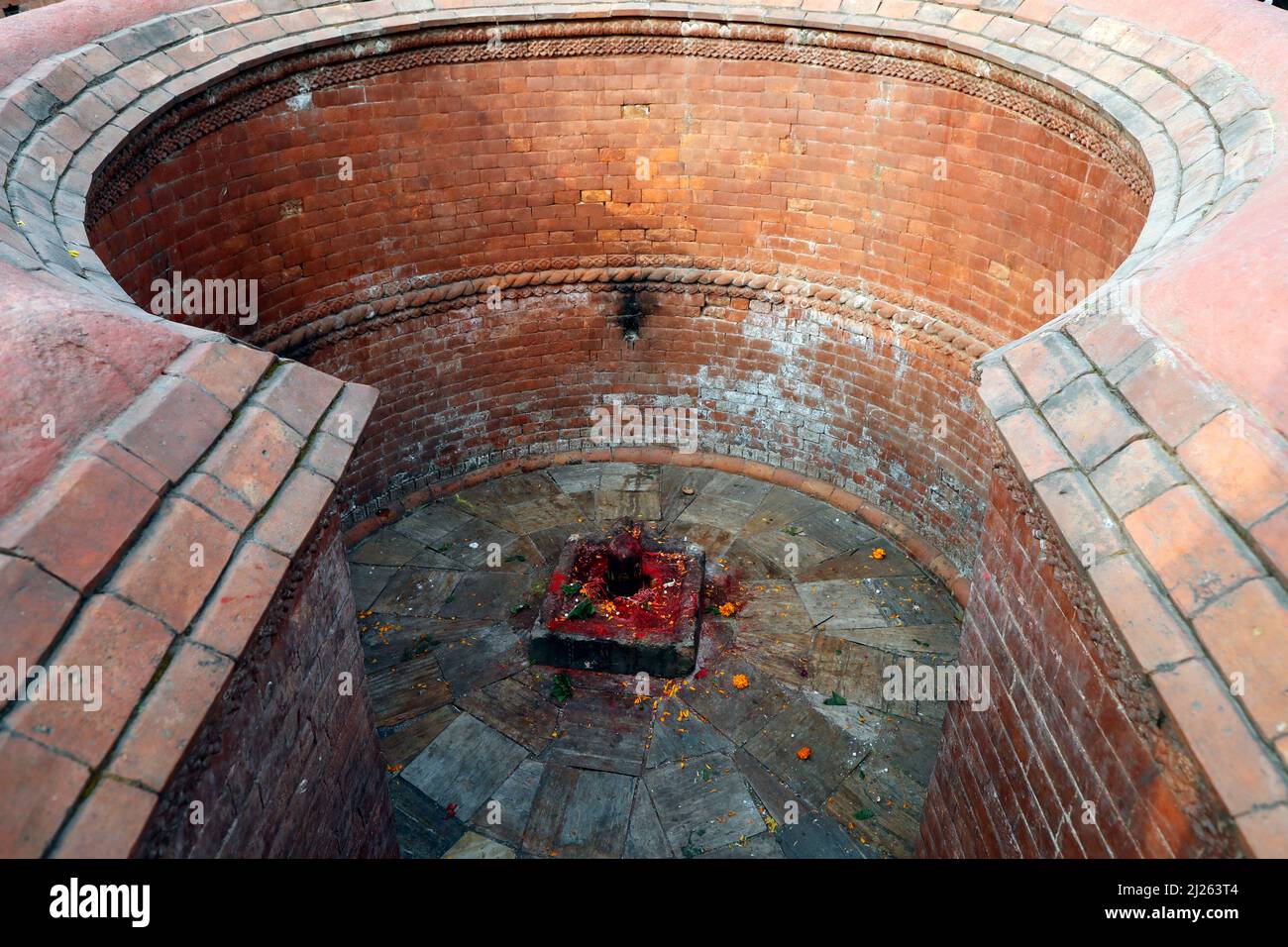 Shiva lingam stone linga hi-res stock photography and images - Alamy