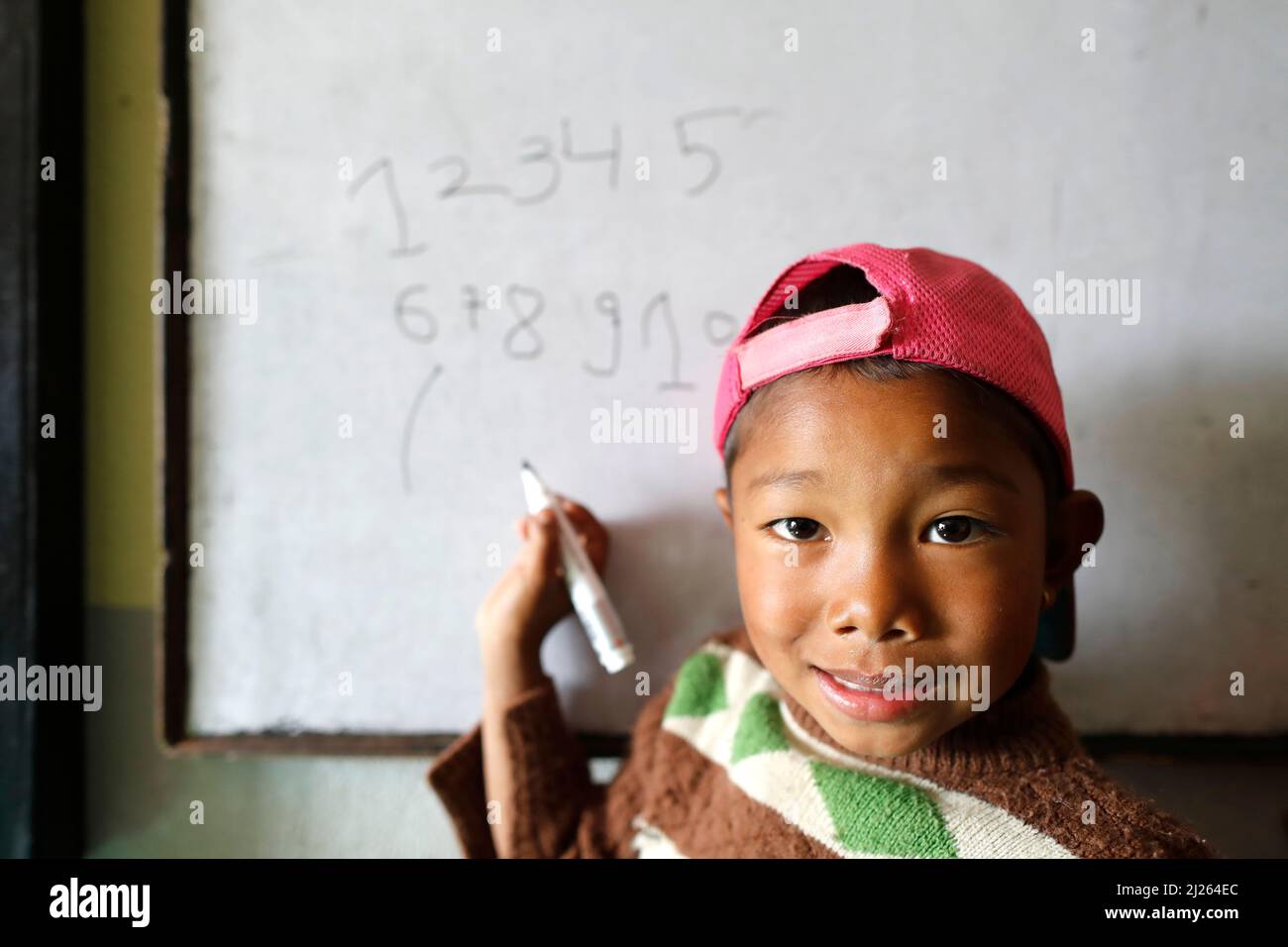 Primary school. Boy learning mathematiques Stock Photo - Alamy
