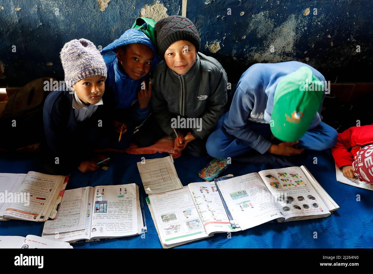 Primary school. Pupils in classroom Stock Photo - Alamy