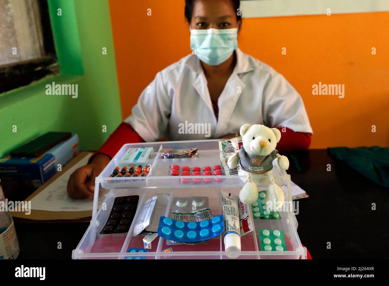 Infirmary in a primary school. Nurse with medicines for children Stock ...