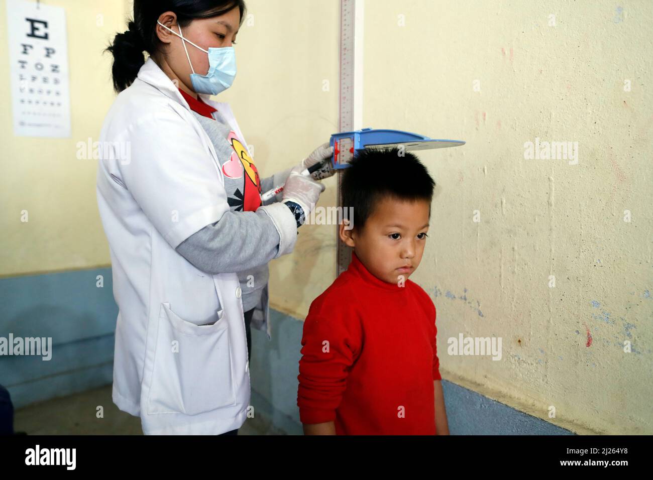 Infirmary in a primary school. Nurse giving medical consultation Stock ...