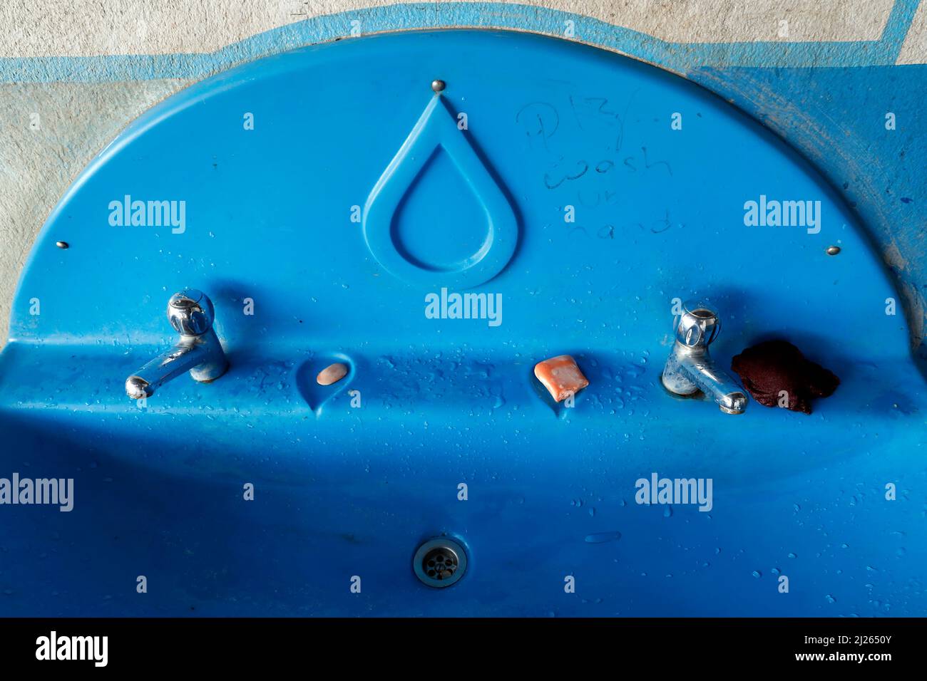 Primary school. Water tap and sink in school Stock Photo - Alamy