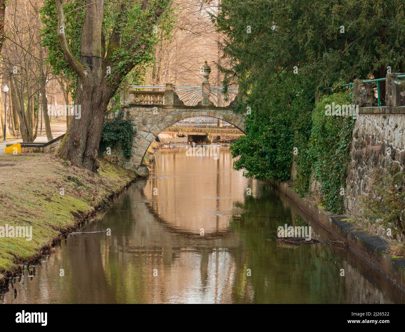Stone pedestrian bridge hi-res stock photography and images - Alamy