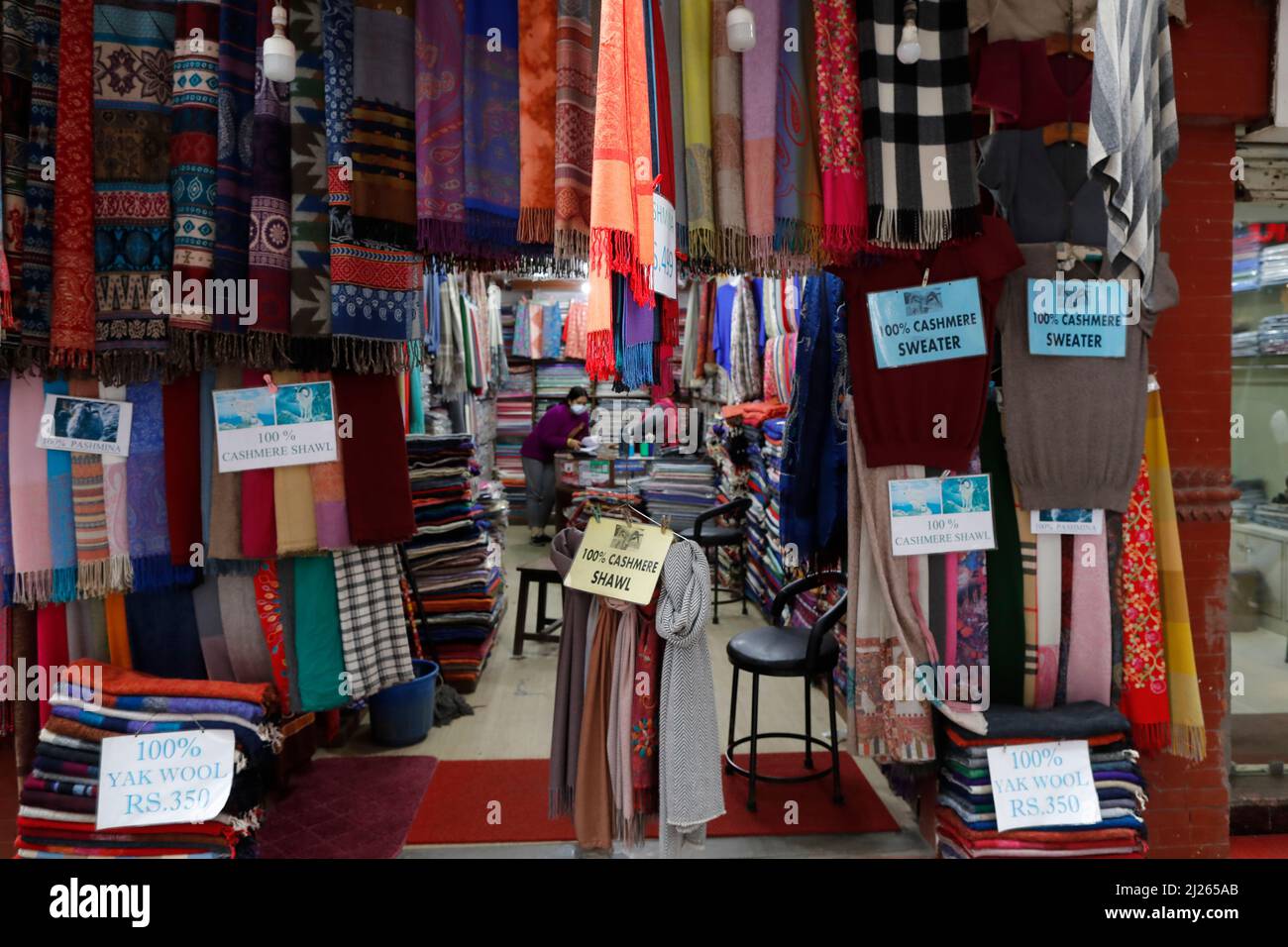 Cashmere stall sold on Thamel shopping street Stock Photo - Alamy