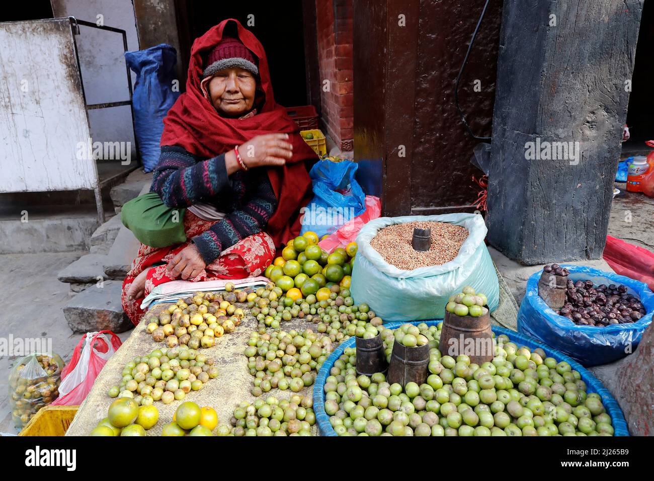 Woman selling lemons hi-res stock photography and images - Alamy
