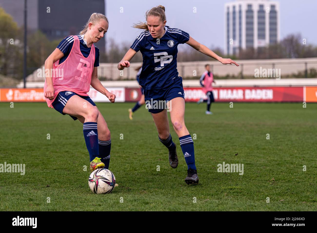 Rotterdam - (l-r) Cheyenne van den Goorbergh of Feyenoord Vrouwen 1 ...