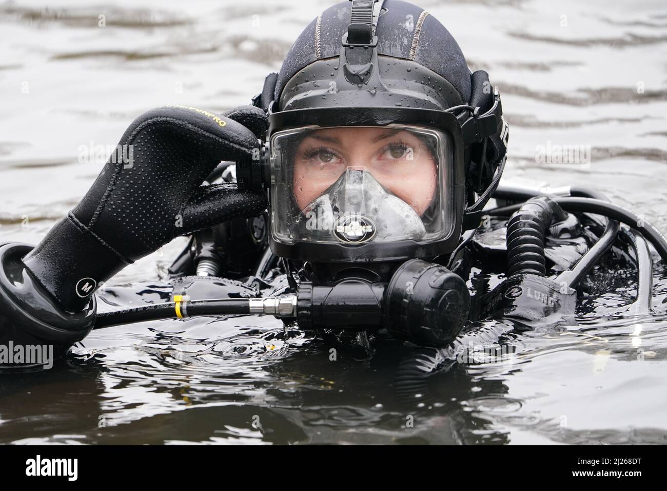 Hamburg police diver hi-res stock photography and images - Alamy