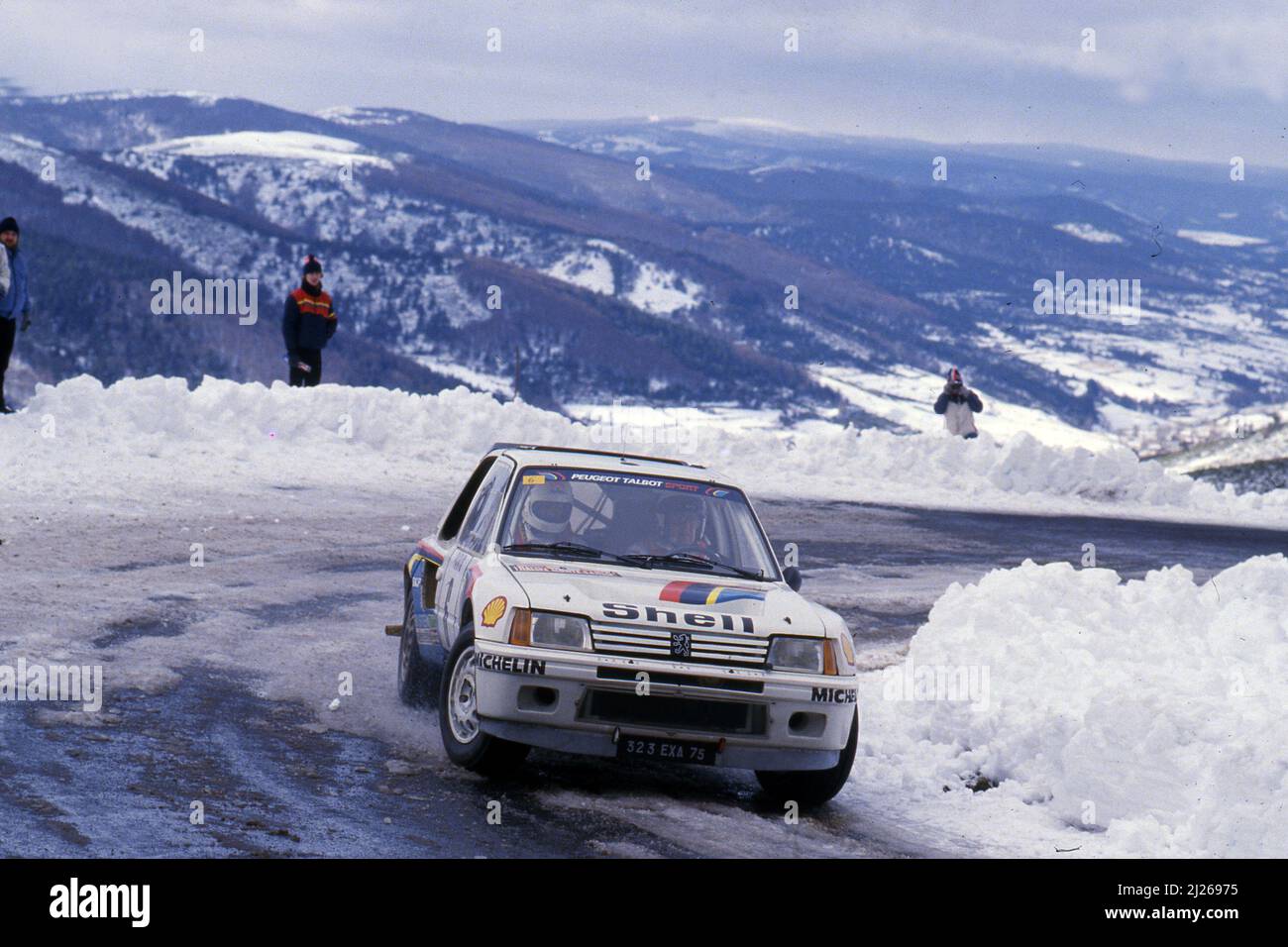 Timo Salonen (FIN) Seppo Harjanne (FIN) Peugeot 205 Turbo 16 GrB ...