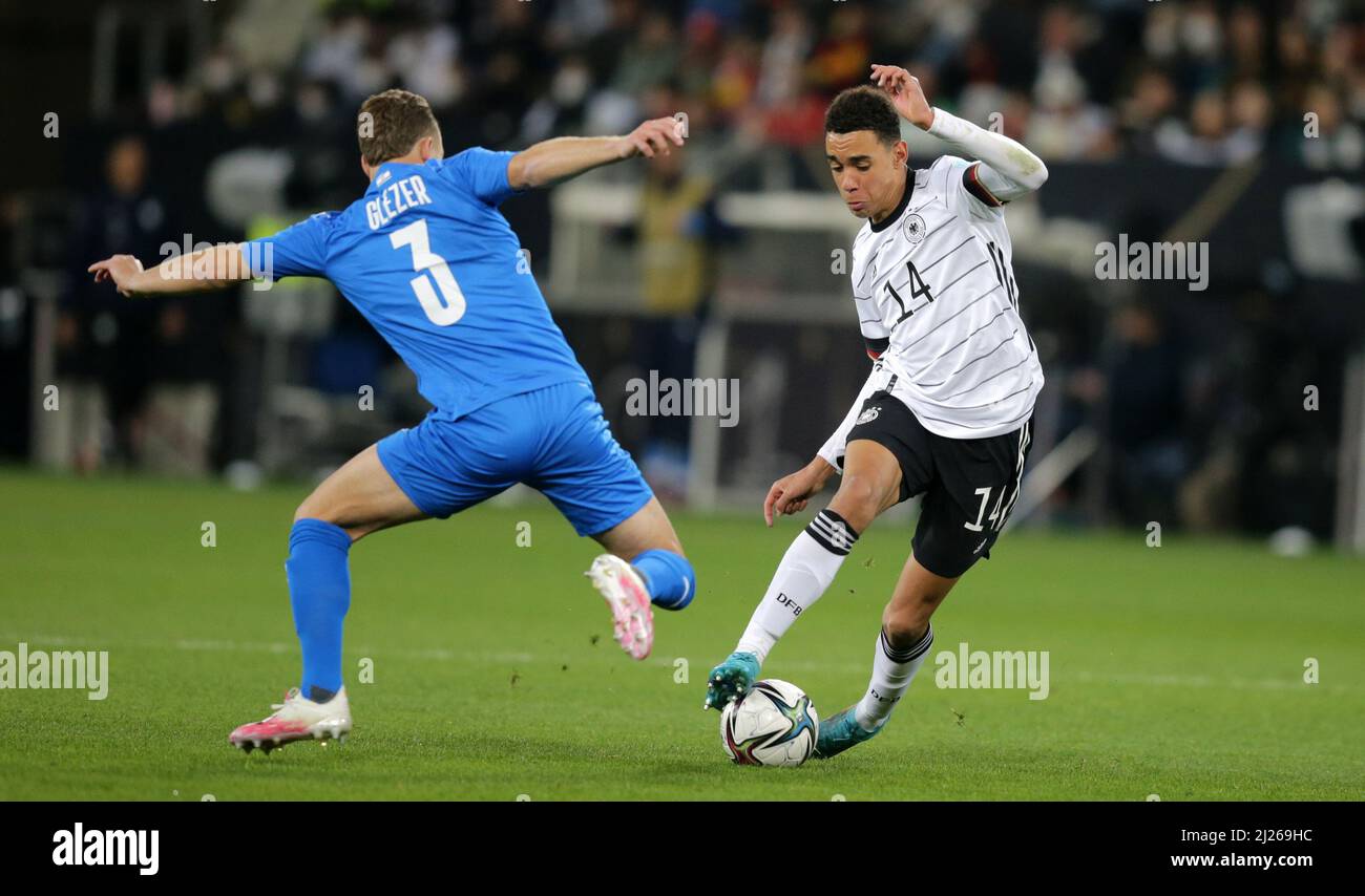 Jamal Musiala of germany Dan Glazer of Israel Fussball LŠnderspiel ...