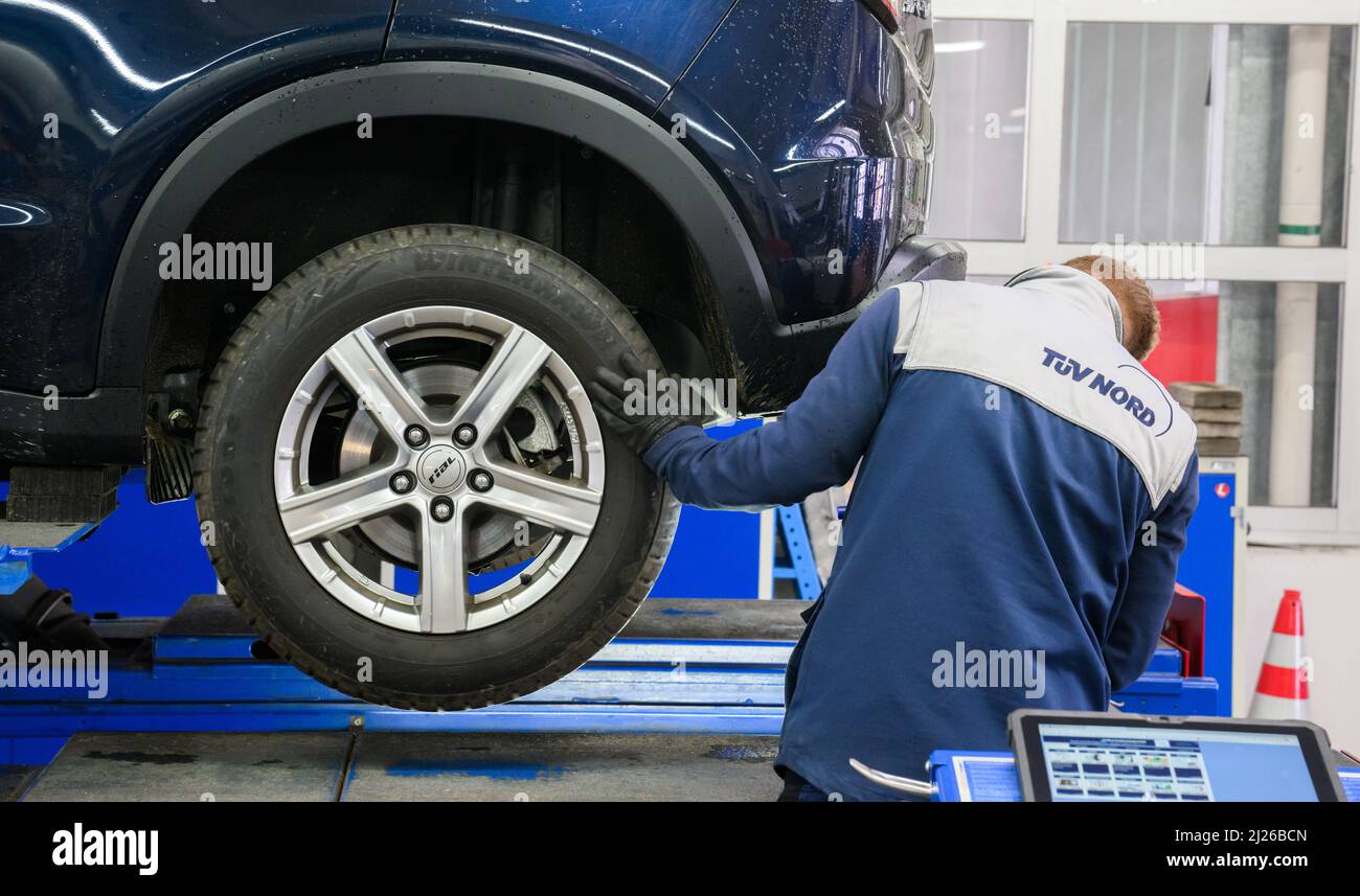 Car testing systems hi-res stock photography and images - Alamy