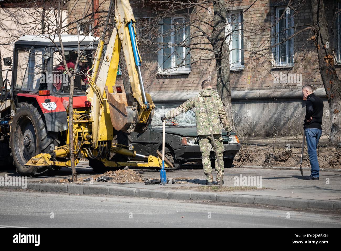 The army, with the participation of police and pyrotechnics, rescues an ...