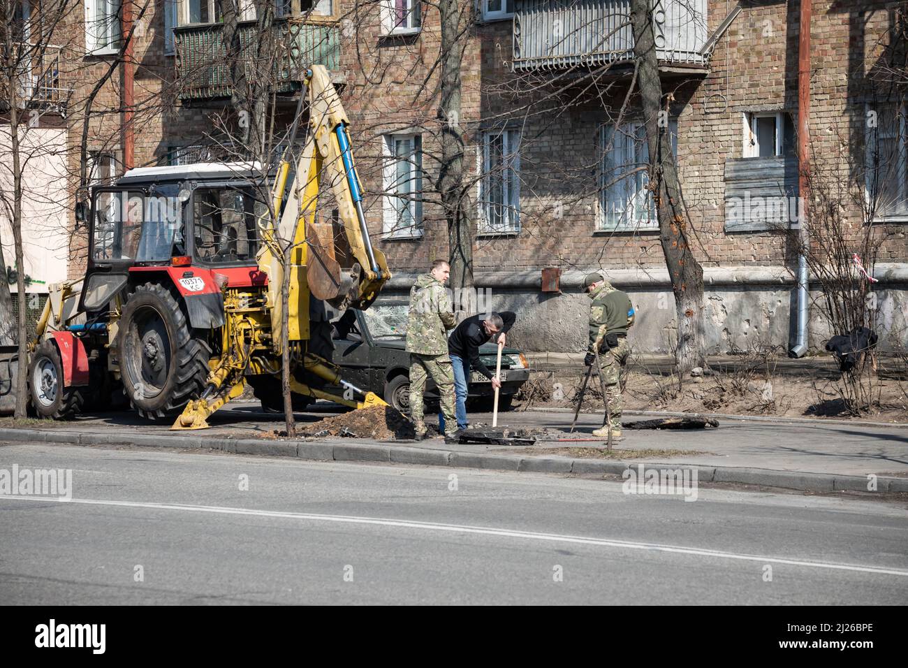 The army, with the participation of police and pyrotechnics, rescues an ...