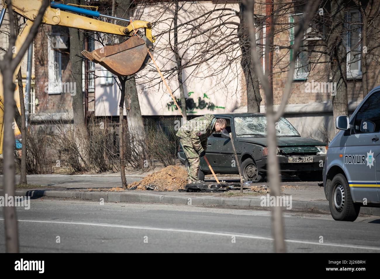 The army, with the participation of police and pyrotechnics, rescues an ...