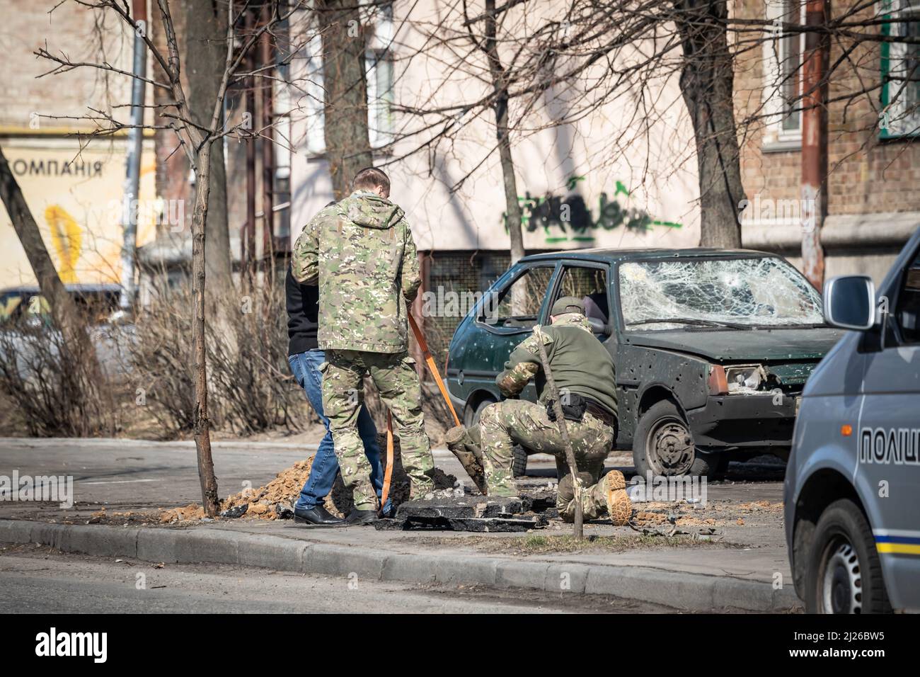 The army, with the participation of police and pyrotechnics, rescues an ...