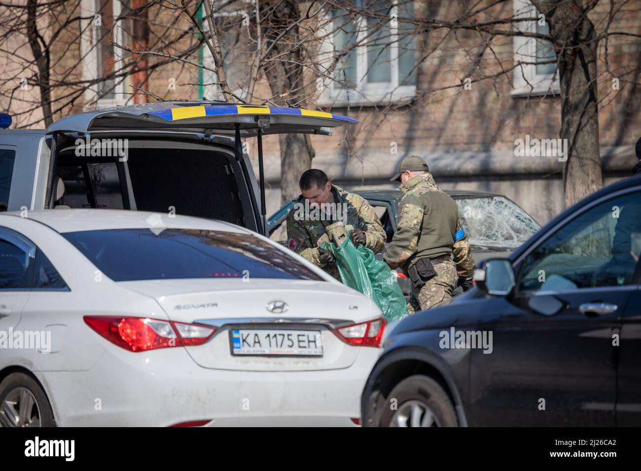 The army, with the participation of police and pyrotechnics, rescues an ...