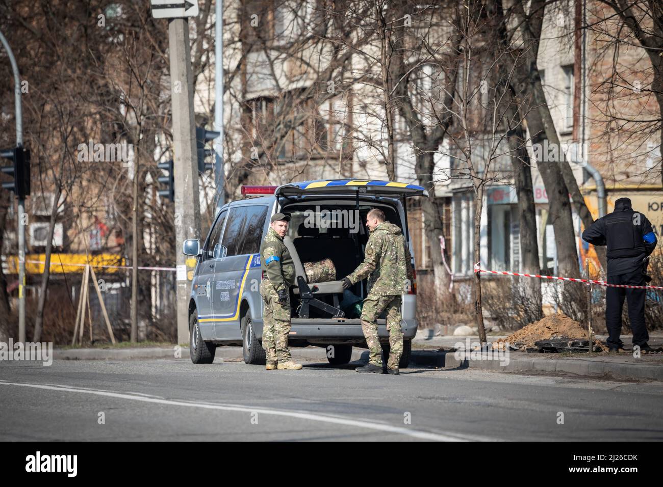 The army, with the participation of police and pyrotechnics, rescues an ...