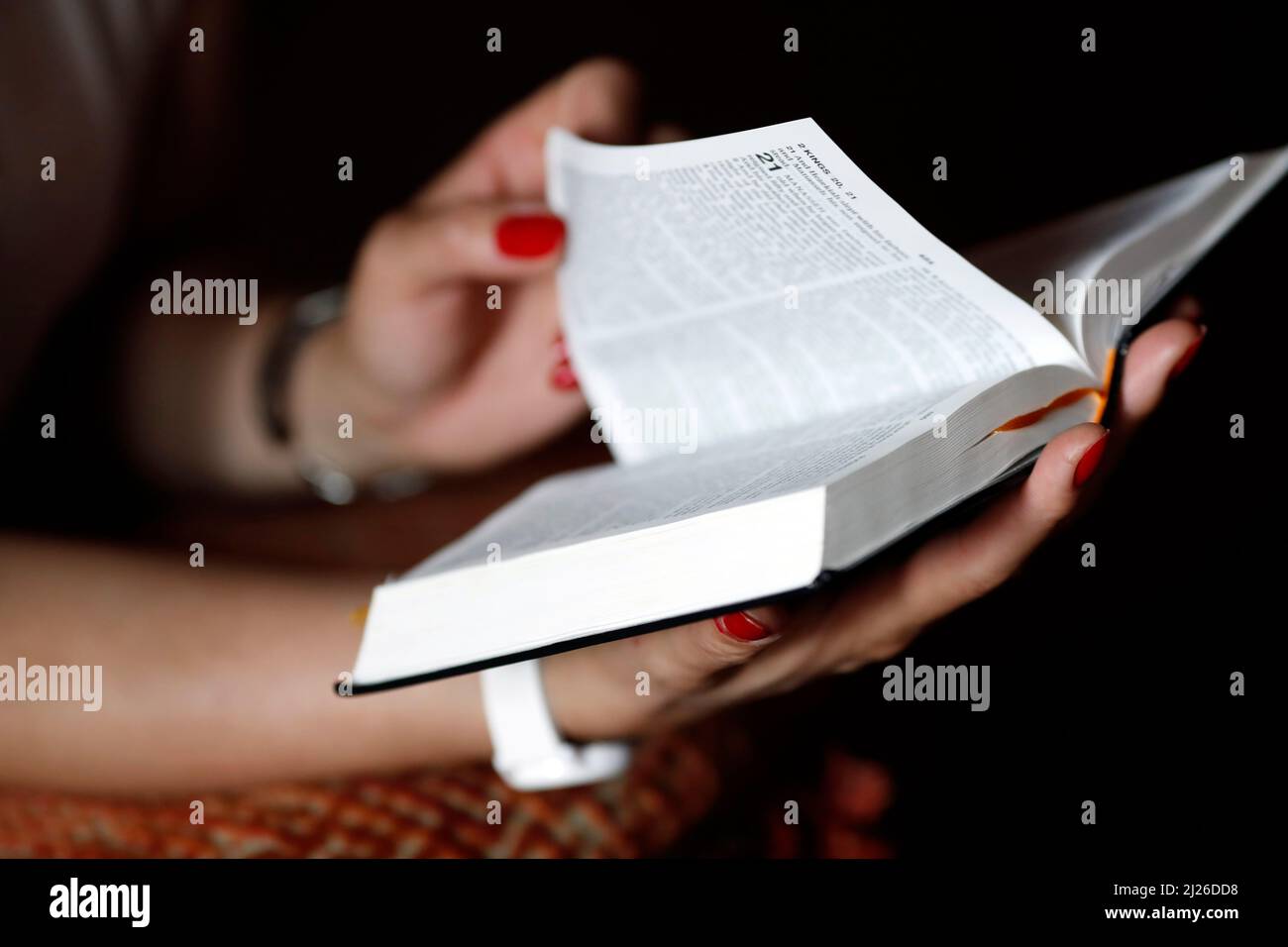 Woman reading the bible Stock Photo - Alamy