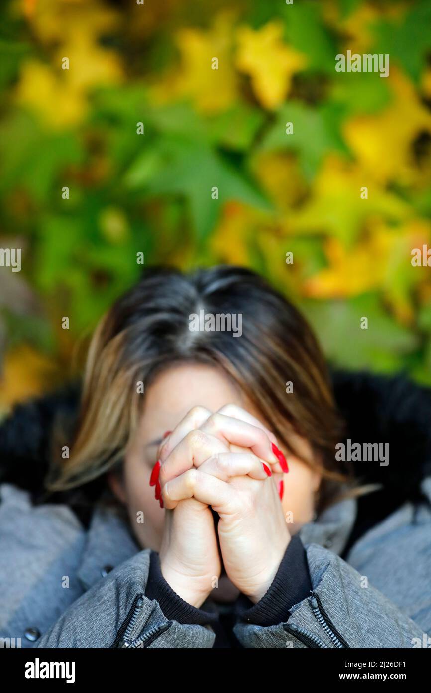 Woman praying god hi-res stock photography and images - Alamy
