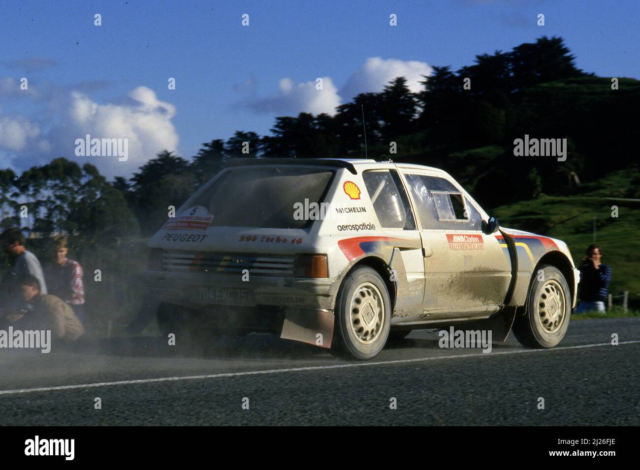 Timo Salonen (FIN) Seppo Harjanne (FIN) Peugeot 205 Turbo 16 GrB ...