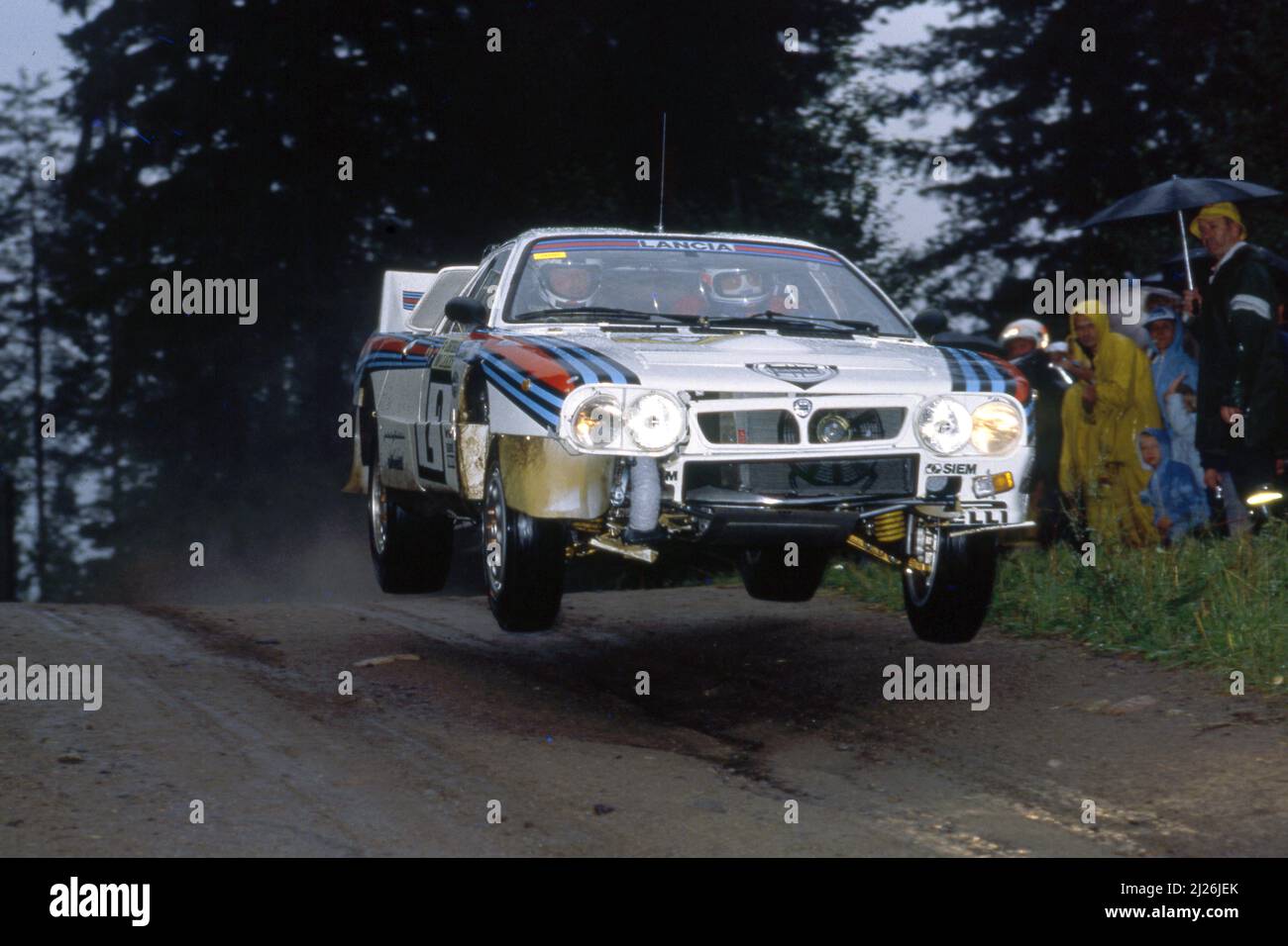 Markku Alen (FIN) Ilkka Kivimaki (FIN) Lancia Rally 037 GrB Martini ...