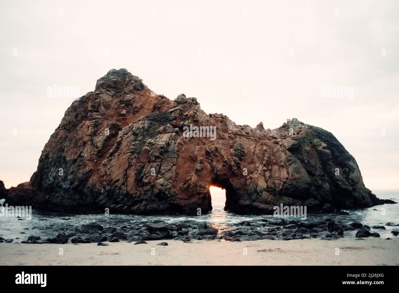 Keyhole rock beach hi-res stock photography and images - Alamy