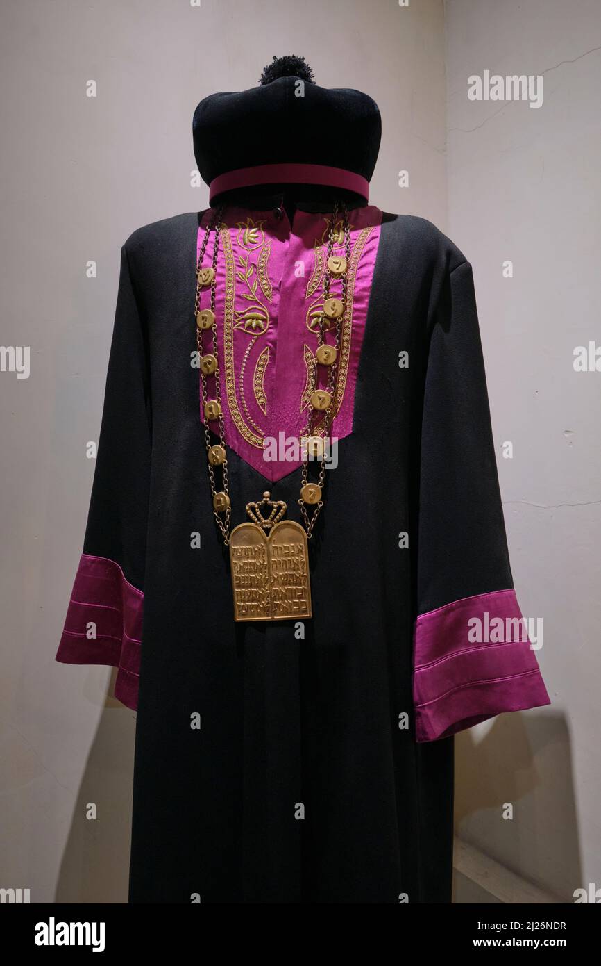 Black cloak hi-res stock photography and images - Alamy
