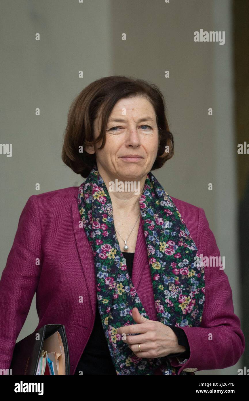 Florence Parly leaves the weekly cabinet meeting at The Elysee ...
