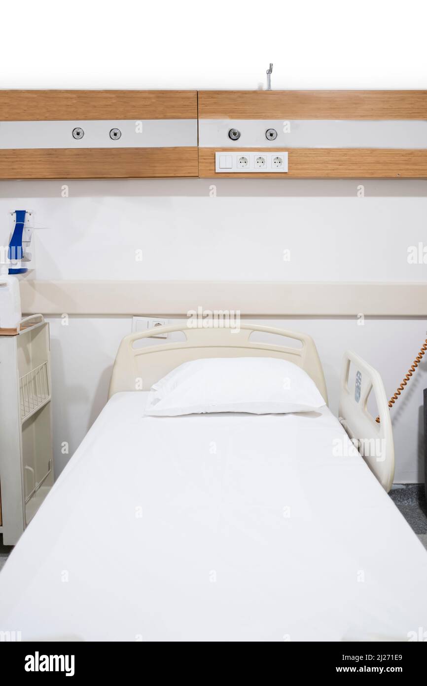 Empty hospital bed hi-res stock photography and images - Alamy