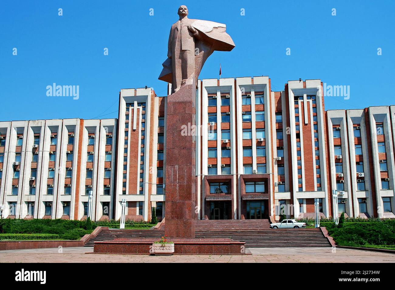 Tiraspol, Transnistria, Moldova : Monument to Lenin in front of the ...