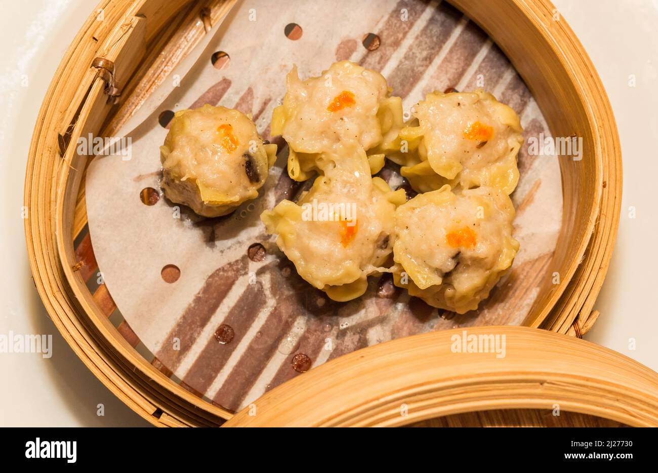 Traditional chinese pork dim sum steamed in a basket Stock Photo - Alamy
