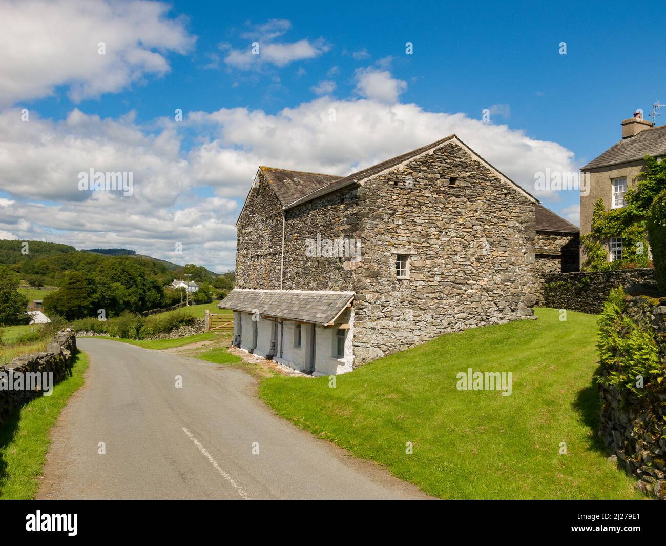 Traditional Cumbrian barn at Rusland Cross in South Lakeland Stock ...