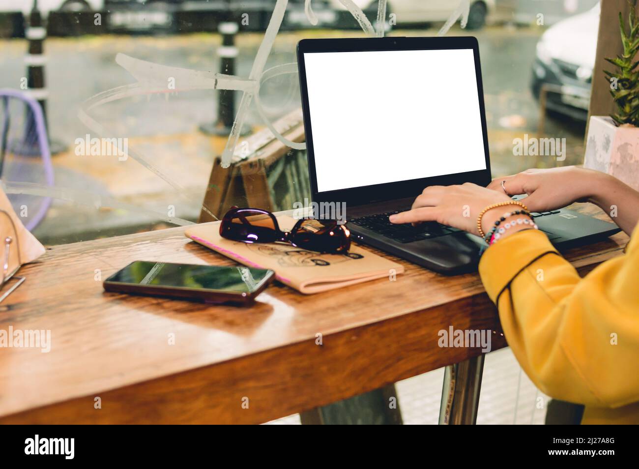 Woman restaurant reservation phone hi-res stock photography and images ...