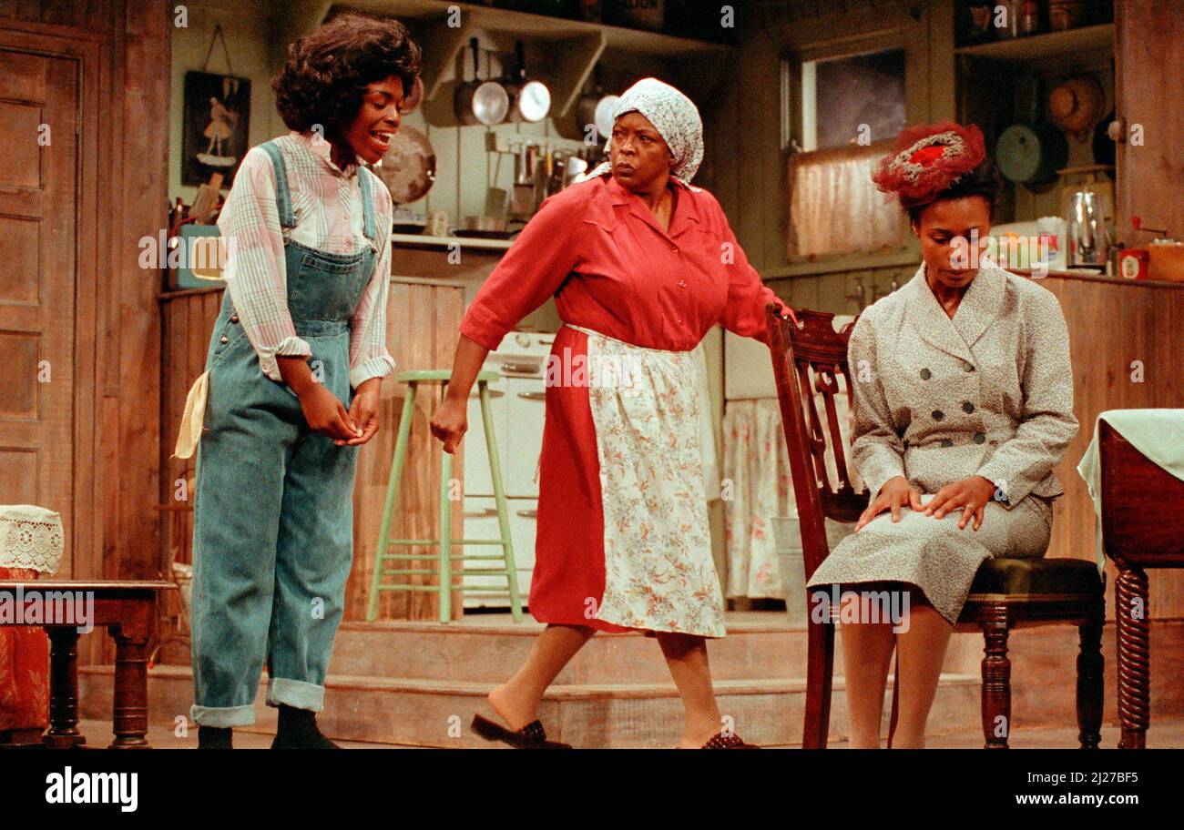 l-r: Valerie Buchanan (Ruth Younger), Isabelle Lucas (Lena Younger ...