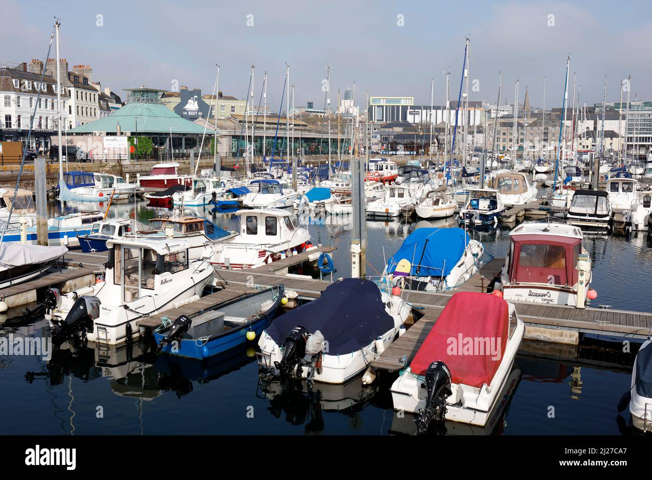 Plymouth, Devon, UK. 30th March, 2022. A sunny spring day in the ...