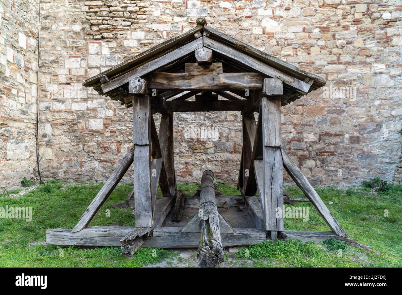 Siege medieval battering ram hi-res stock photography and images - Alamy