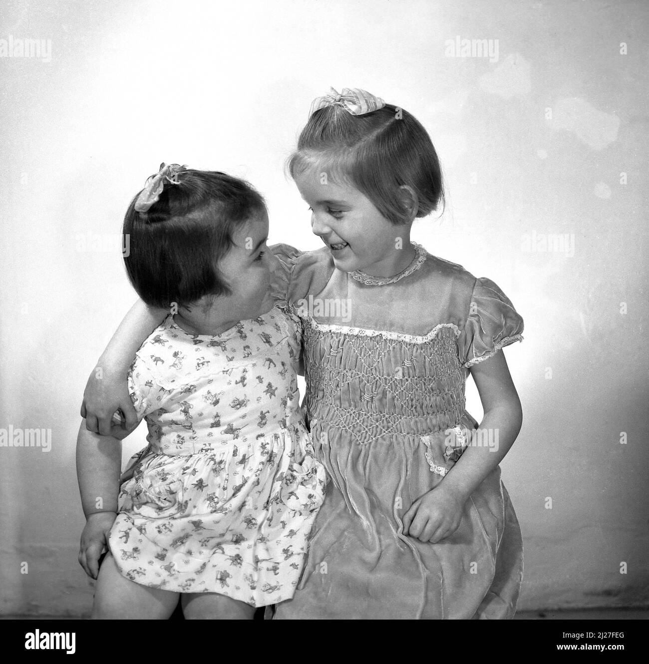 Historic photo sisters 1960s hi-res stock photography and images - Alamy